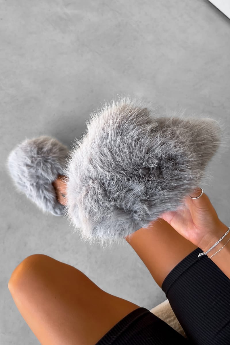 POLLY Faux Fur Oversized Slippers - Grey – AJ VOYAGE