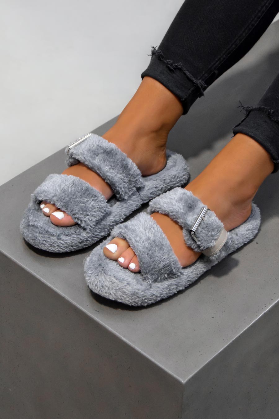 RAINA Faux Fur Slipper - Grey – AJ VOYAGE
