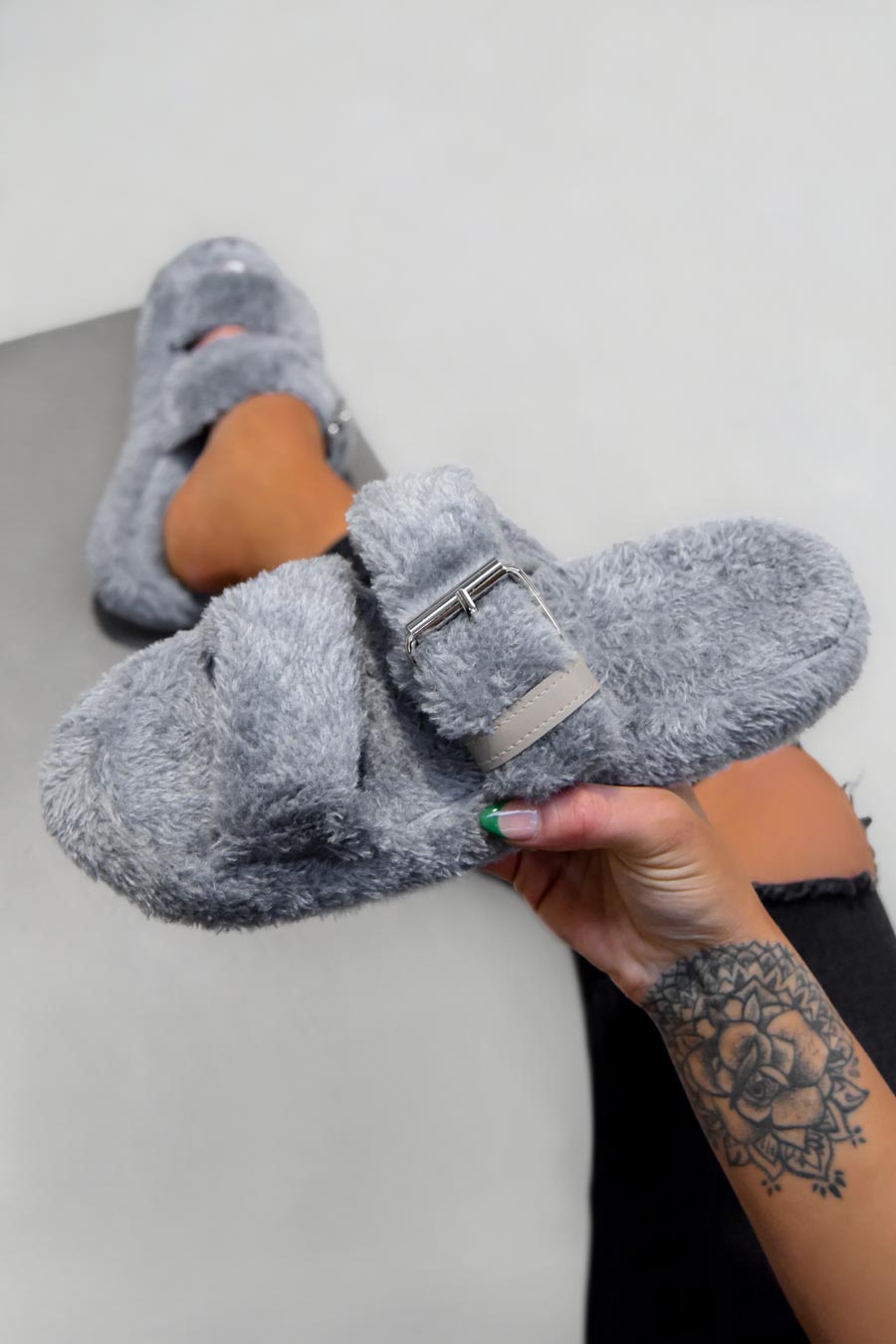 RAINA Faux Fur Slipper - Grey – AJ VOYAGE